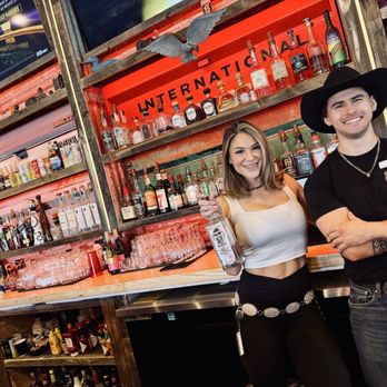 SHINDIGS COUNTRY KITCHEN BAR & STAGE - Updated July 2025 - 125 Photos ...