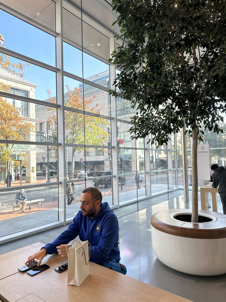 APPLE PIONEER PLACE - Updated December 2025 - 135 Photos & 426 Reviews ...