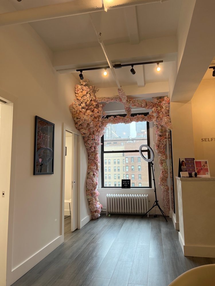 SELFIE HOUSE - 11 Photos - 109 W 38th St, New York, New York - Skin ...