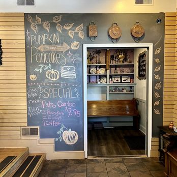 PAT’S COLONIAL KITCHEN - Updated June 2024 - 68 Photos & 104 Reviews ...