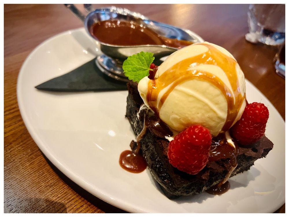 11TH POST ON QUEEN - Updated May 2024 - 20 Photos & 16 Reviews - 135 ...