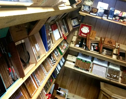 DISCOUNT SMOKE SHOP - Updated October 2025 - 2434 University Dr, Fargo ...