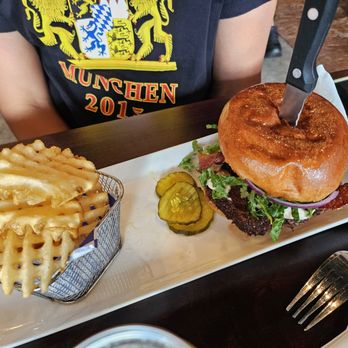 DA BURGER WING HUB - Updated January 2025 - 290 Photos & 117 Reviews ...