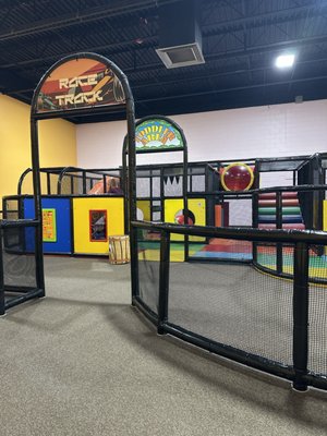 BUMBLEBEE PLAY CAFE - Updated July 2024 - 43 Photos & 75 Reviews - 1015 ...