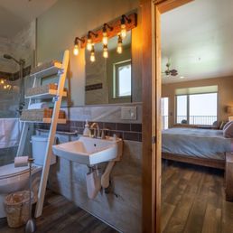 RUBY 360 LODGE - Updated October 2025 - 64 Photos - 301 N Mountain View ...