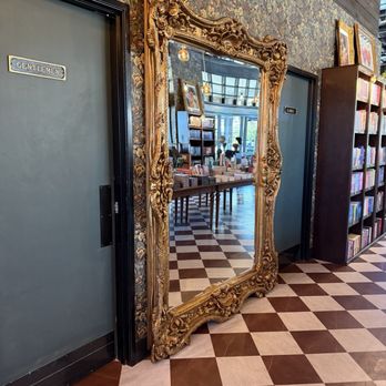 THE BOOKISH SHOP - Updated July 2025 - 108 Photos & 41 Reviews - 60 W ...
