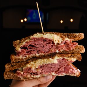 THREE ROSES TAVERN - Updated April 2025 - 39 Photos & 27 Reviews - 117 ...