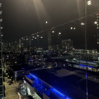 VU - Updated October 2025 - 498 Photos & 381 Reviews - 133 E Cermak Rd ...