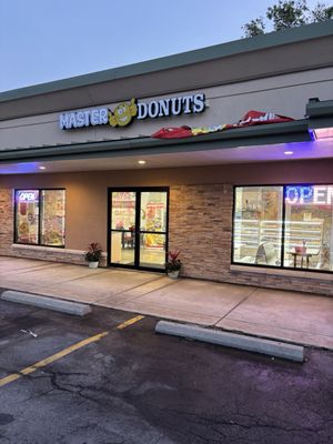 MASTER DONUTS - Updated December 2025 - 28 Photos & 15 Reviews - 6714 ...
