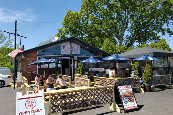 PJ’S PUB - Updated August 2024 - 62 Photos & 146 Reviews - 1139 Pontiac ...