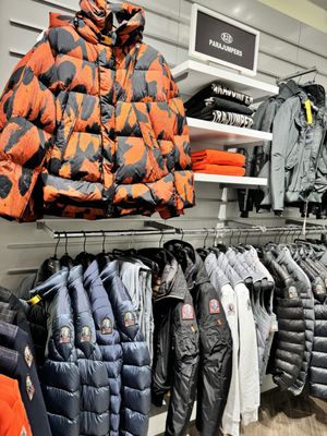 HARRY ROSEN YORKDALE MALL - Updated December 2025 - 88 Photos & 15 ...