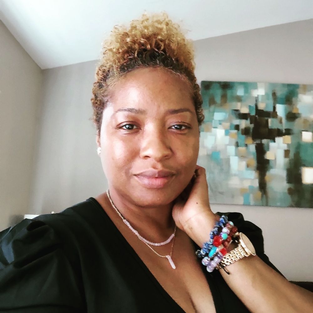 Elizabeth Minto's Instagram, Twitter & Facebook on IDCrawl