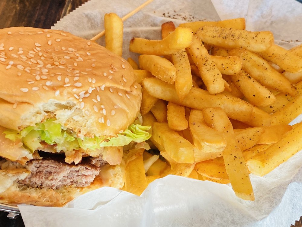 SEVEN MILE BURGER - Updated January 2026 - 18 Photos & 31 Reviews - 3 ...