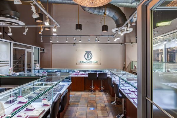 DIAMONDS - Updated October 2024 - 42 Photos & 11 Reviews - 68 E Madison ...