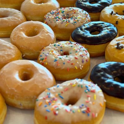 STATUS DOUGH DONUTS & COFFEE - FARRAGUT - Updated December 2025 - 15 ...