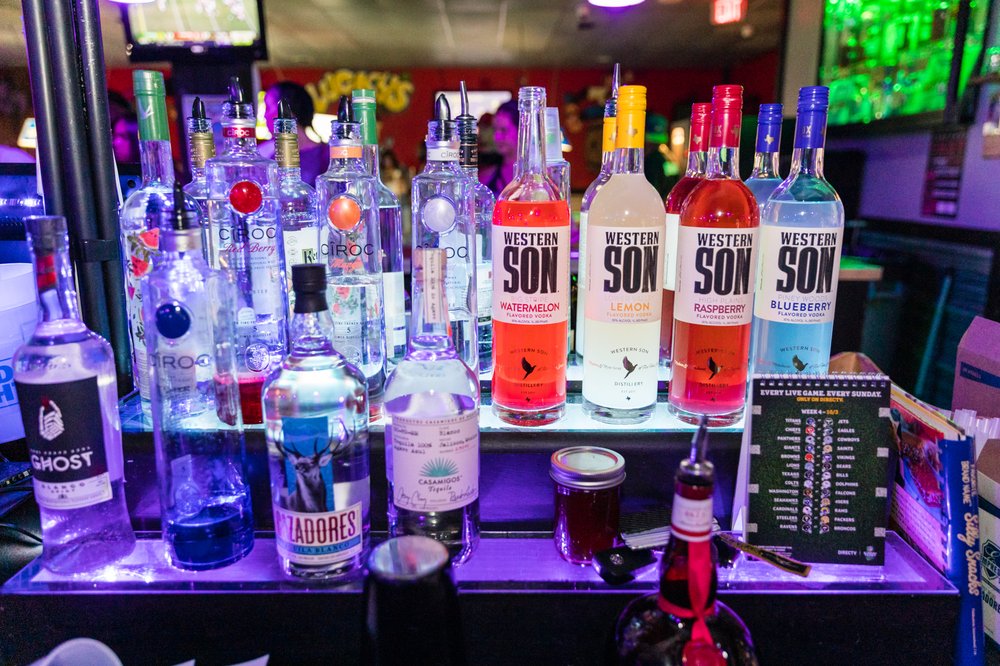 LUCKY’S ROTTEN APPLE - Updated September 2025 - 32 Photos & 29 Reviews ...