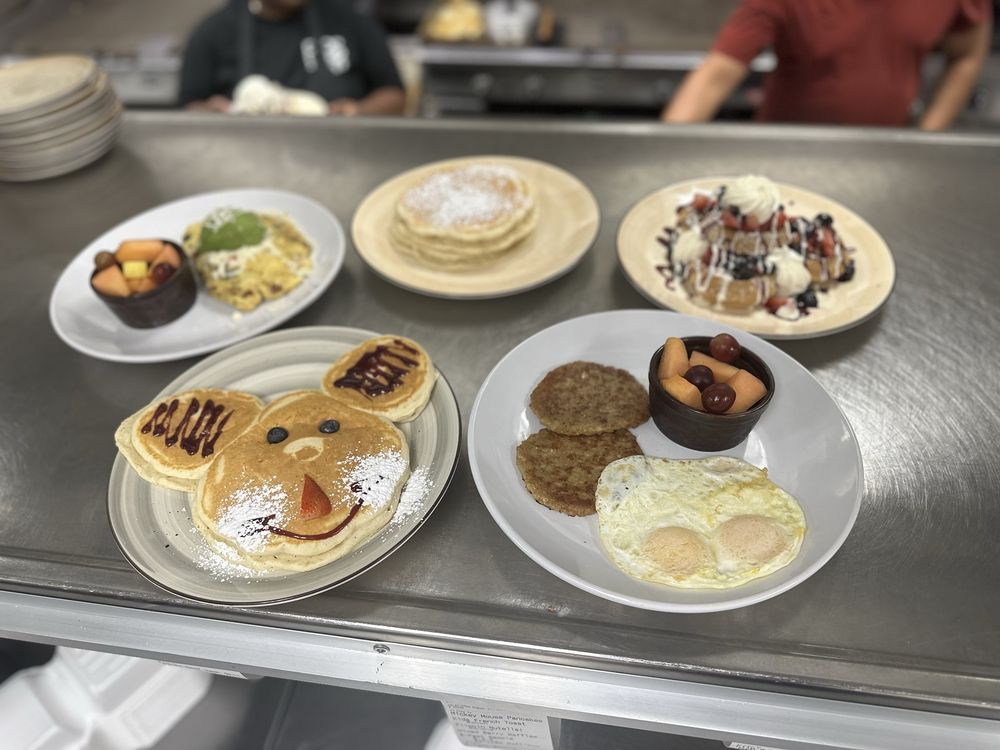 FLIPS PANCAKE HOUSE - BETTENDORF - Updated December 2025 - 33 Photos ...