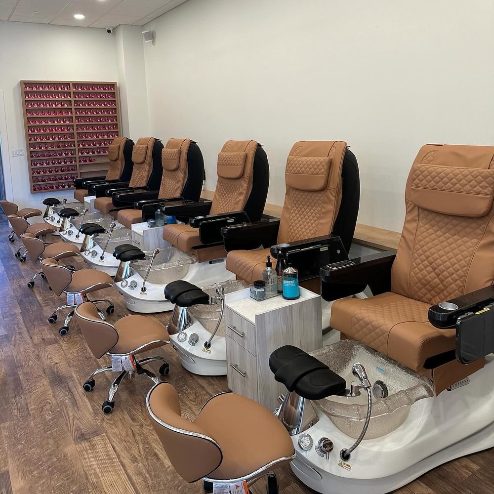 HUDSON NAILS - Updated July 2024 - 10 Reviews - 15 Eastdale Ave S ...