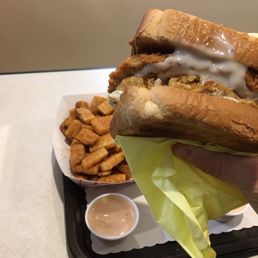 SANTA QUEEN DRIVE INN - Updated October 2025 - 34 Photos & 79 Reviews ...