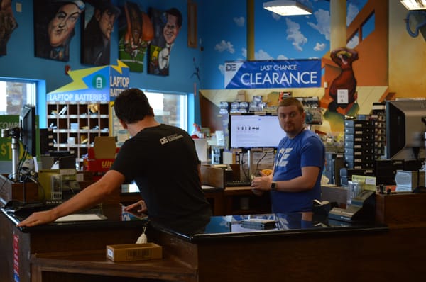 DISCOUNT ELECTRONICS - Updated December 2025 - 28 Photos & 474 Reviews ...