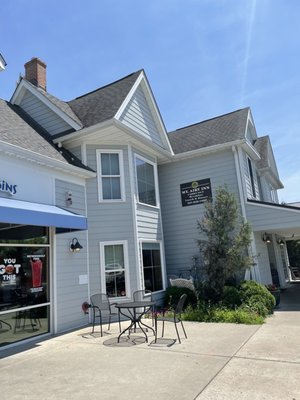 MOUNT AIRY INN - Updated January 2026 - 139 Photos & 276 Reviews - 1401 ...