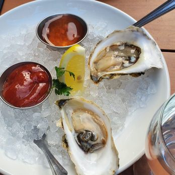 FIN POINT OYSTER BAR & GRILL - Updated December 2025 - 846 Photos & 611 ...