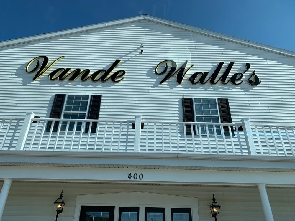VANDE WALLE’S CANDIES - 28 Photos & 31 Reviews - 400 N Mall Dr ...