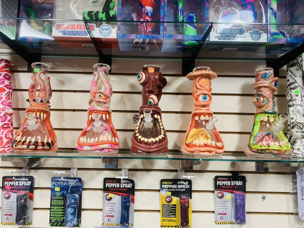 ROLL N ROLL OUT SMOKE SHOP - Updated May 2025 - 45 Photos - 2707 ...