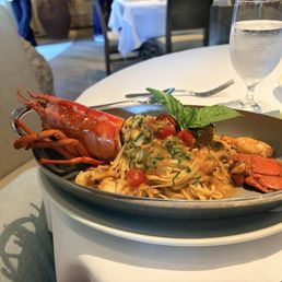 AVRA - Updated January 2026 - 107 Photos & 38 Reviews - 300 Crescent Ct ...