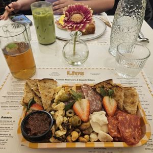 BAR ISSI - Updated June 2025 - 106 Photos & 46 Reviews - 414 N Palm ...