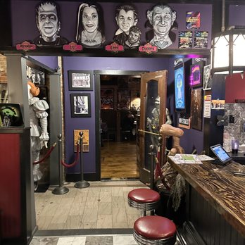 FAMOUS MONSTER PIZZA - Updated July 2024 - 95 Photos & 34 Reviews - 136 ...