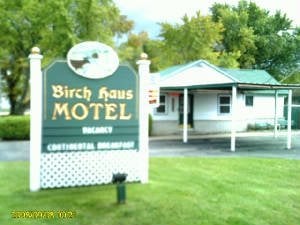 BIRCH HAUS MOTEL - Updated October 2025 - 1301 Mackinaw Ave, Cheboygan ...