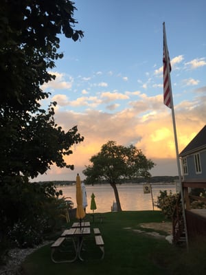 INN BETWEEN - Updated August 2025 - 39 Photos & 67 Reviews - 1522 ...