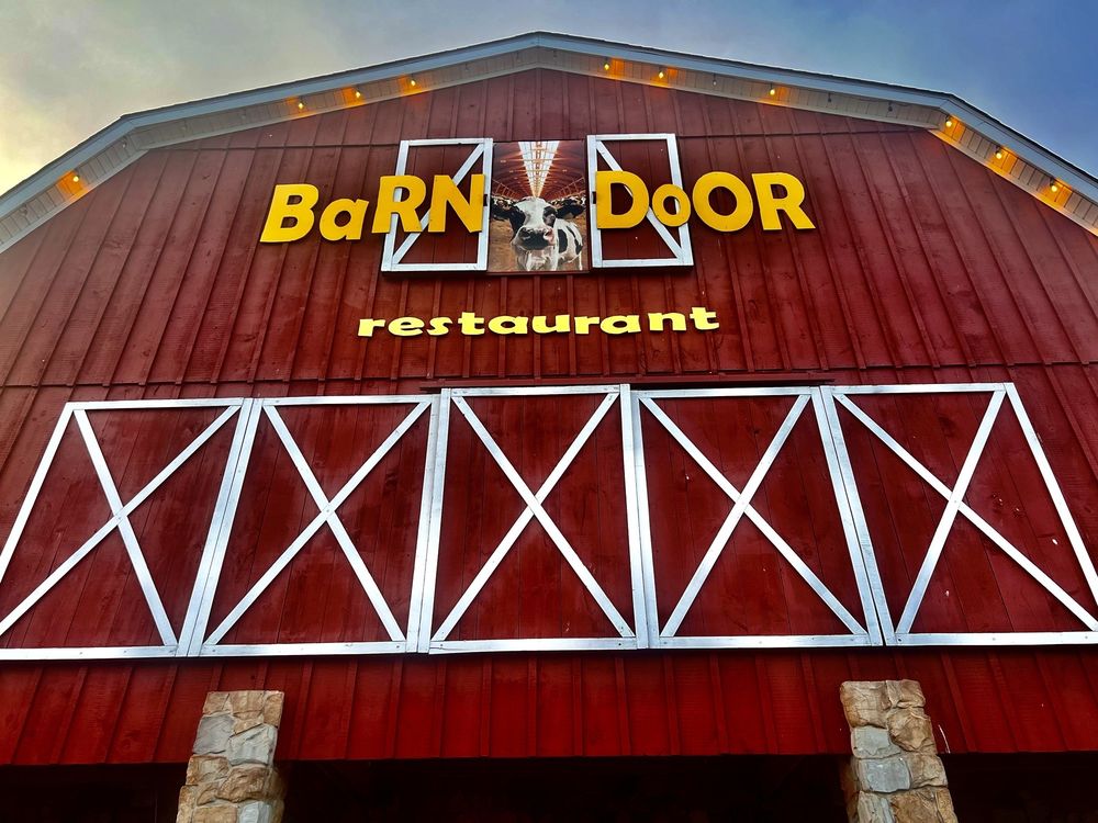 BARN DOOR RESTAURANT - Updated April 2025 - 10 Photos - 6565 ...