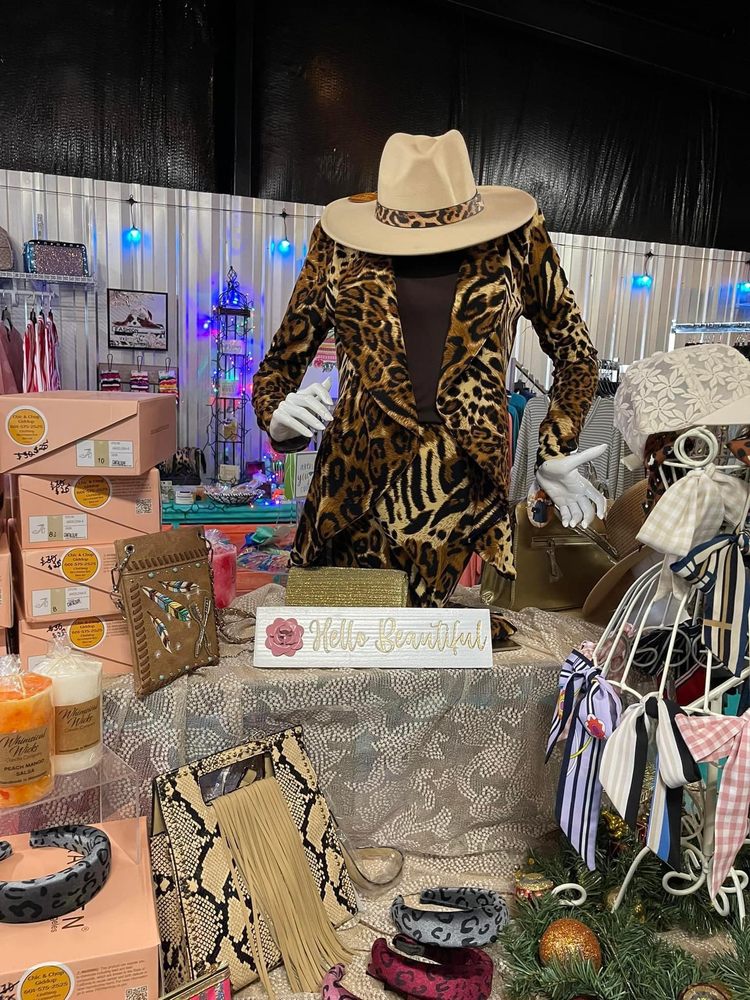 CHIC & CHAP GIDDUP - Updated January 2026 - 11 Photos - 1404 South Fir ...