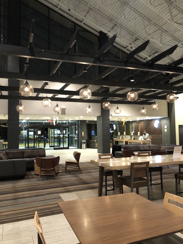 HOLIDAY INN ROANOKE AIRPORT - CONFERENCE CTR - Updated March 2025 - 36 ...