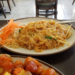 HAPPY THAI RESTAURANT - Updated May 2025 - 100 Photos & 139 Reviews ...