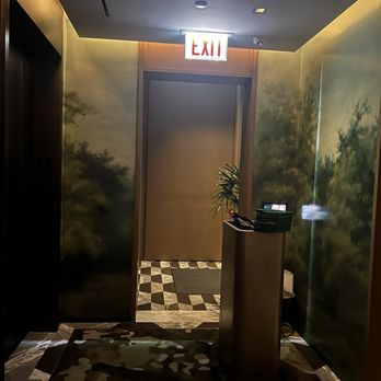 Z BAR - Updated June 2025 - 486 Photos & 222 Reviews - 108 E Superior ...