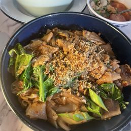 LEDU THAI - Updated May 2025 - 351 Photos & 115 Reviews - 915 N 5th St ...