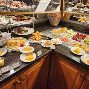 RED APPLE BUFFET - Updated January 2025 - 199 Photos & 288 Reviews ...