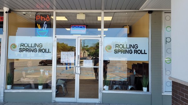 THE ROLLING SPRING ROLL - Updated October 2025 - 69 Photos & 49 Reviews ...