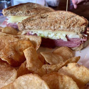 SLÁINTE IRISH PUB AND RESTAURANT - Updated December 2025 - 357 Photos ...