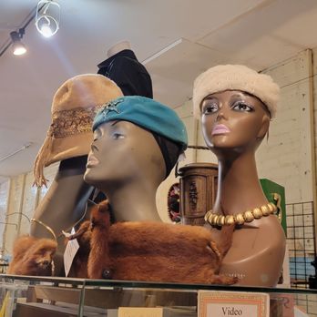 WRIGHT SQUARE VINTAGE & RETRO MALL - Updated December 2025 - 60 Photos & 35 Reviews - 14 W State ...