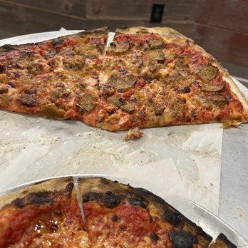 FUOCO APIZZA - Updated May 2024 - 207 Photos & 121 Reviews - 461 W Main ...