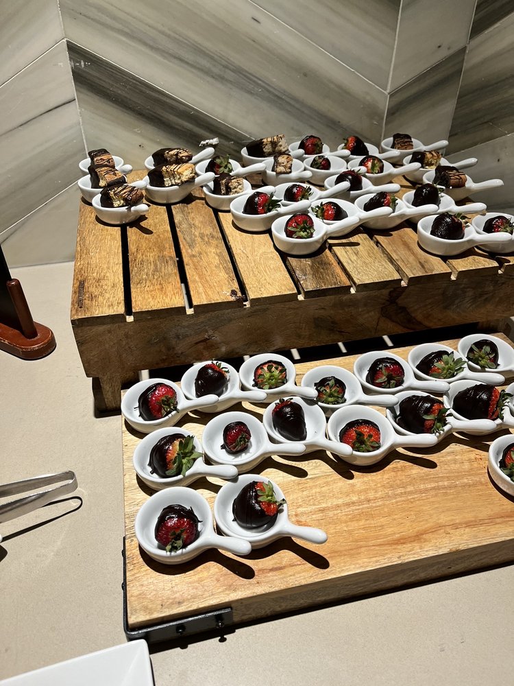 M CLUB LOUNGE - Updated August 2024 - 555 Canal St, New Orleans ...