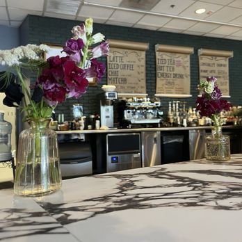 THE BOOKISH SHOP - Updated May 2025 - 87 Photos & 27 Reviews - 60 W ...