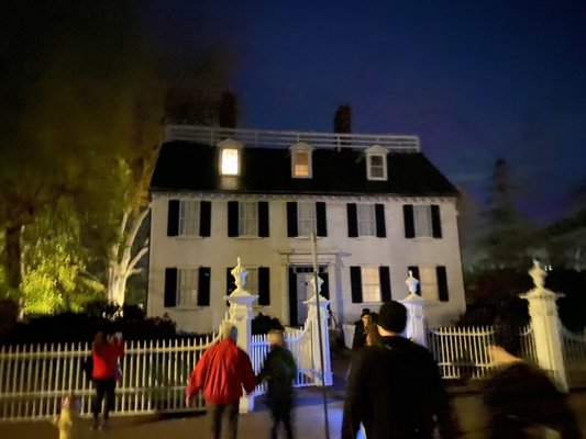 SALEM HISTORICAL TOURS & HAUNTED FOOTSTEPS GHOST TOUR - Updated April ...