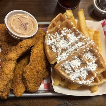 CHIX CHICKEN & WAFFLES - Updated December 2025 - 35 Central Ave NW, Le ...
