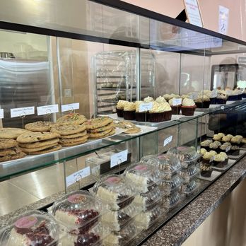 COCO’S LIP SMACKING CUPCAKES - Updated December 2025 - 136 Photos & 85 ...