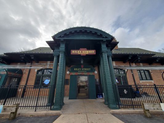 RILEY STREET STATION - Updated October 2025 - 141 Photos & 189 Reviews ...